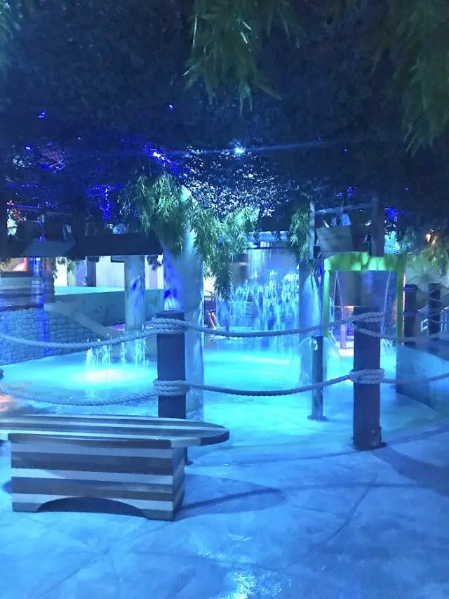 Valcartier Bora Parc - Indoor Water Park in Quebec for Families