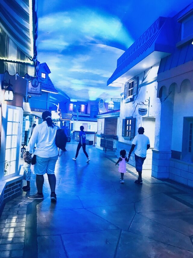 Valcartier Bora Parc - Indoor Water Park in Quebec for Families